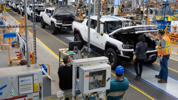 GM lascia a casa 1300 operai della Factory Zero: al loro posto ...